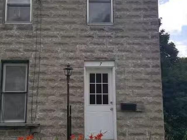 A must see beautiful 2 bedroom 1 bath town house in Carthage f.