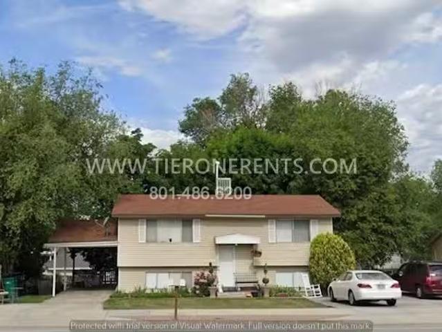 A must see, upstairs duplex in a desirable area! 10470 S 700 E