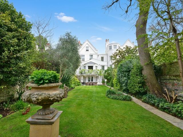 A Magnificent 4,168 Sq Ft Family Residence on London’s Prestigious Addison Road for Short Term Let