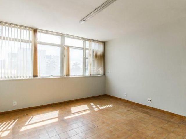 A maior parte do tempo você trabalha, a sala tinha que ter cara de lar