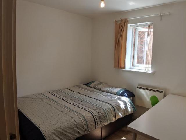 A, Mitford Road, Manchester M14 3 bed flat to rent £1,788 pcm £413 pw