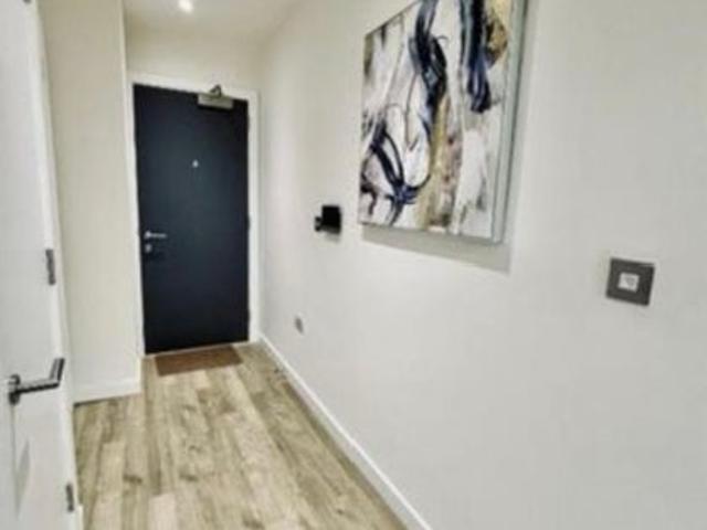 A modern 1 bed flat in Paragon 207, Seymour Grove