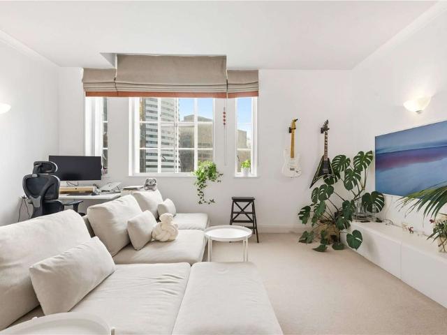 A modern 1 bedroom apartment situated near Waterloo Station with access to leisure facilities and parking