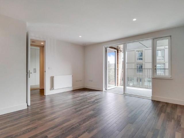 A modern 1 bedroom apartment to rent in the Foundry Development SE14