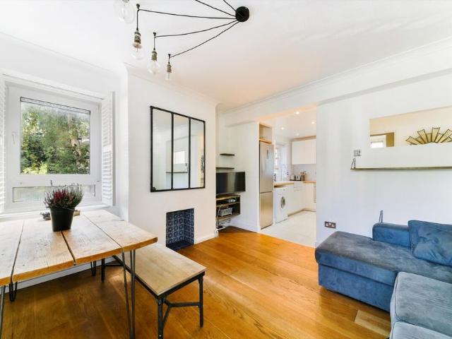 A modern 1 bedroom apartment with a balcony located within a short distance of the Northern Line NW3