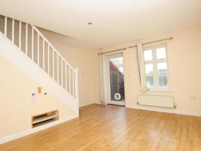 A modern 2 bedroom property available Blandamour Way. The location benefits from easy access to Southmead Hospital as well as boasting a variety of transport links to Cribbs Causeway, Gloucester Road and the City Centre. Please contact for more details.