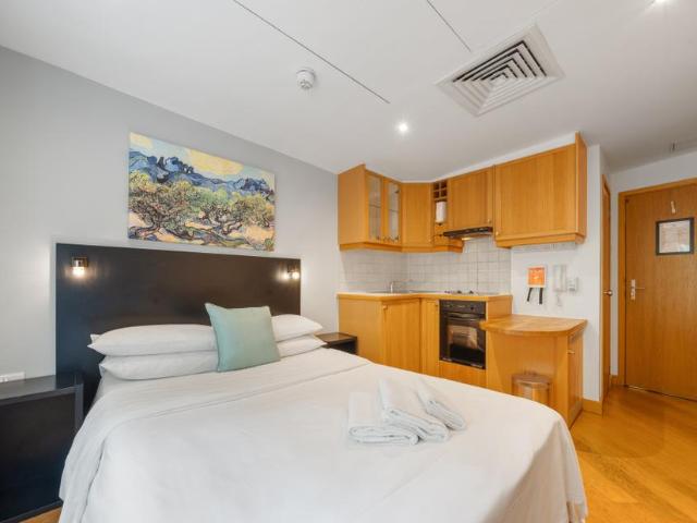 A modern third floor studio apartment refurbished to a very high standard in Bloomsbury, London WC1H