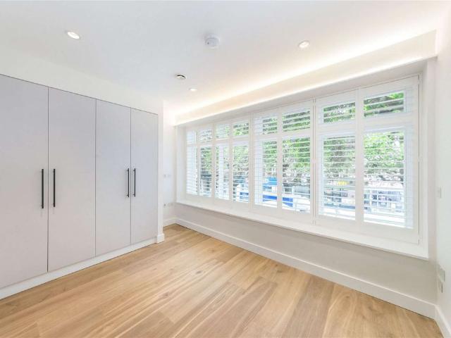 A modern two bedroom apartment located in the heart of Chiswick