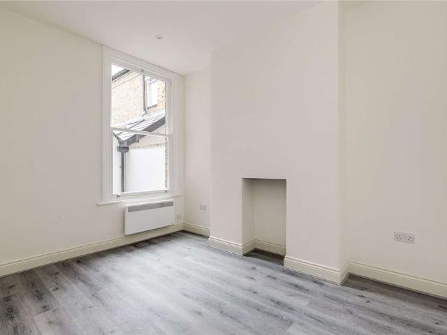 A modern two double bedroom garden flat located in the heart of Balham