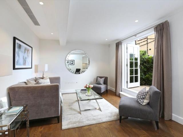 A modern well presented one bedroom apartment to rent in Chelsea, SW3