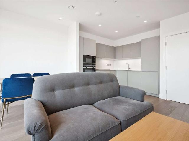 A modern and stylish apartment in this exclusive Chiswick development overlooking Turnham Green