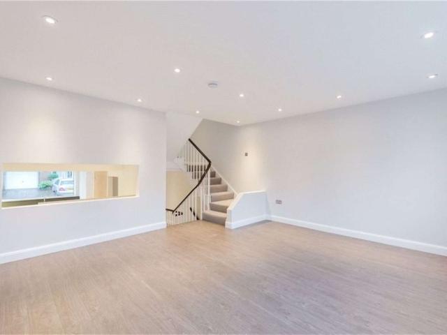 A modern and well presented four bedroom end of terrace house, located within a sought after road in the heart of Primrose Hill