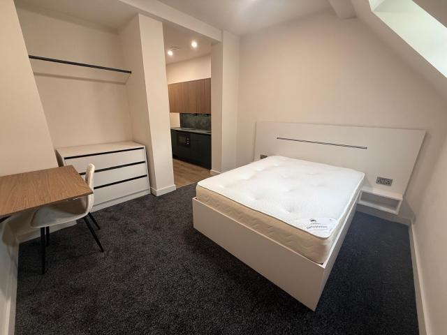A modern and well presented studio apartment available to let on St Mary's Gate, right in the heart of the city centre