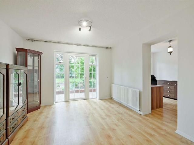 A modern four bedroom, two bathroom detached house situated midway between Hatch End and Stanmore and within easy reach of local shops and transport links. Available Now