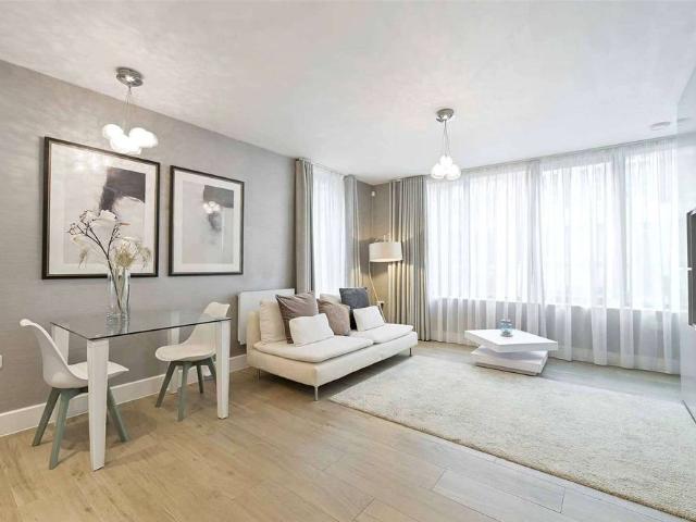 A modern ground floor one bedroom apartment, built to a high specification being part of an exclusive development of 8 properties in a town centre location
