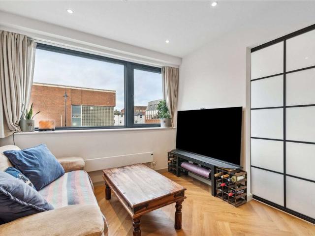 A modern one bedroom apartment in a new build development with a gym and communal roof terrace