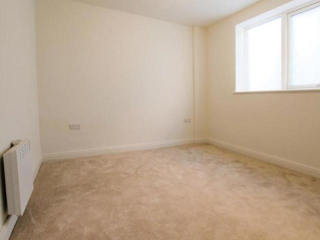 A modern one bedroom apartment located in a popular area of Bristol with easy access to Bristol Temple Meads & Cabot Circus