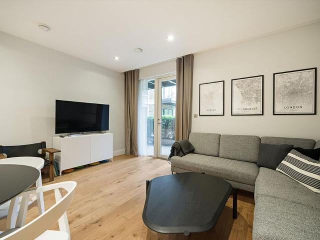 A modern one bedroom apartment set within the exclusive Chiswick Gate development