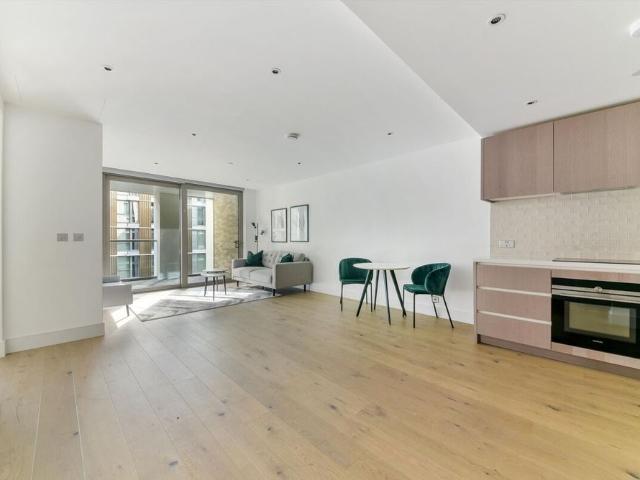 A modern one bedroom apartment to let in Radley House, Palmer Road SW11