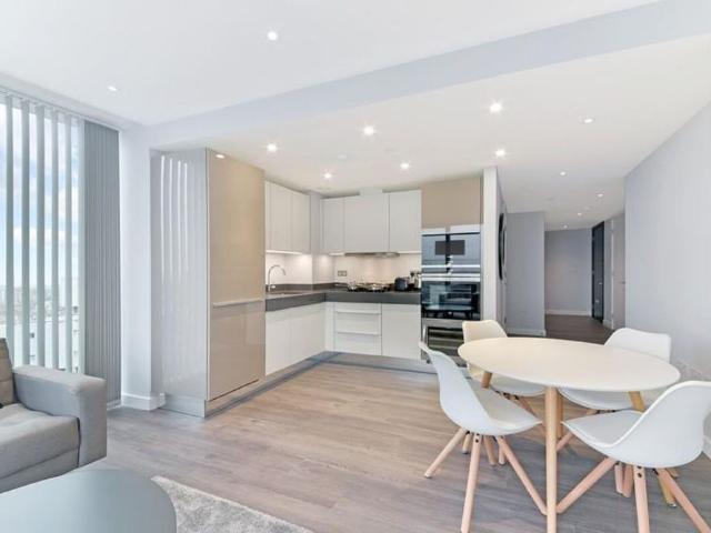 A modern one bedroom apartment to rent in Meranti House, Goodman's Fields E1