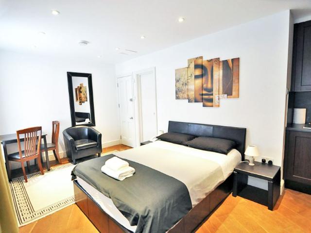A modern studio apartment located within a beautiful period property in Hammersmith, London W6