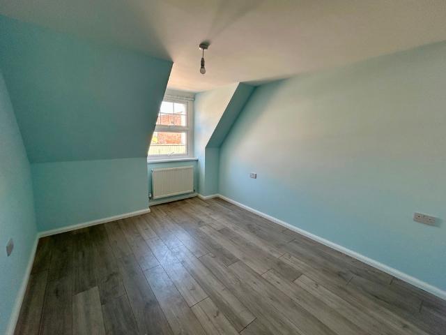 A NEW MODERN SECOND FLOOR ONE DOUBLE BEDROOM FLAT IN BOSCOMBE PRECINCT