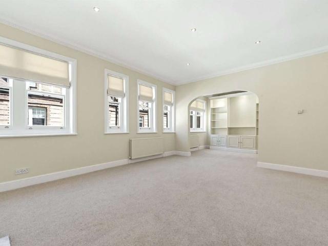 A new renovated mews house in a fantastic location