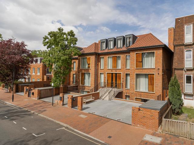 A Newly Built Hampstead Residence with Exceptional Leisure Amenities
