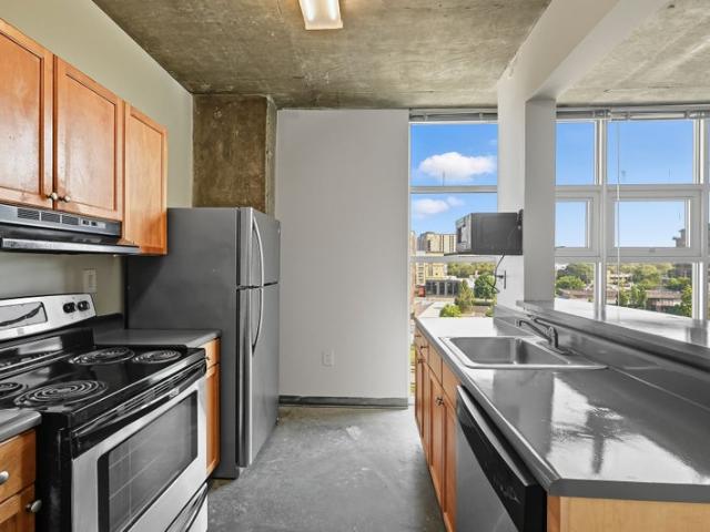 A nice Atlanta high rise room I’m subleasing