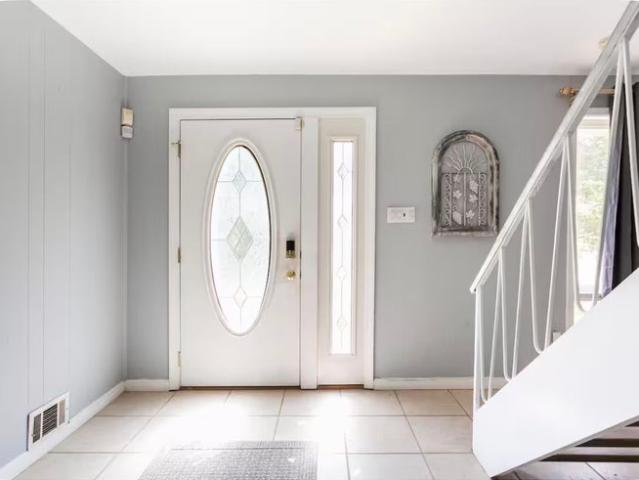 a nice furnish room in rockville