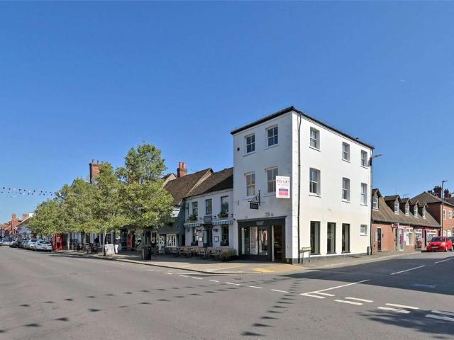 A one bedroom apartment conveniently located in town centre