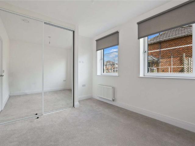 A one bedroom apartment finished to a high specification and set on the ground floor. Parking is available for an additional £50 per month. Available 3rd September on an unfurnished basis