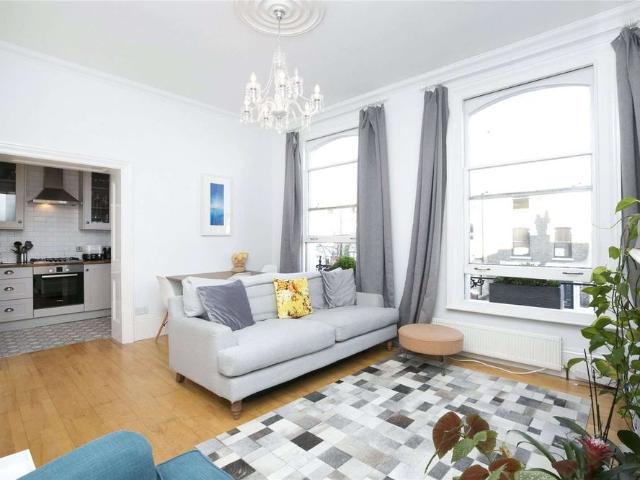 A one bedroom apartment set over the first floor of this handsome period conversion in Highbury, just a short walk to Canonbury station
