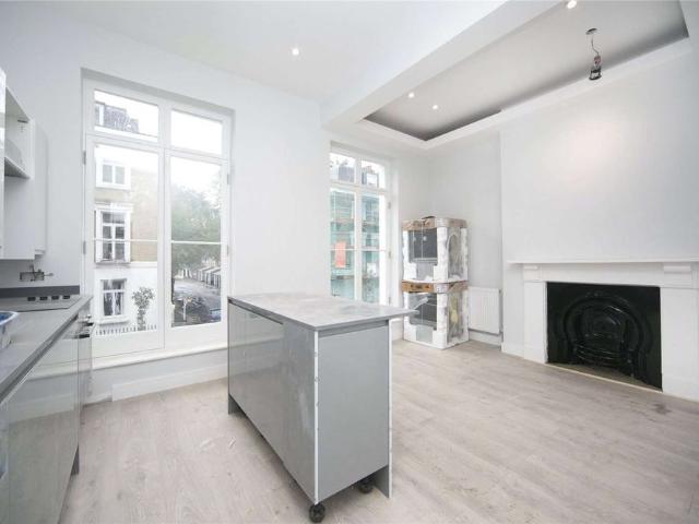 A one bedroom first floor apartment in an excellent Islington location just moments from Upper Street