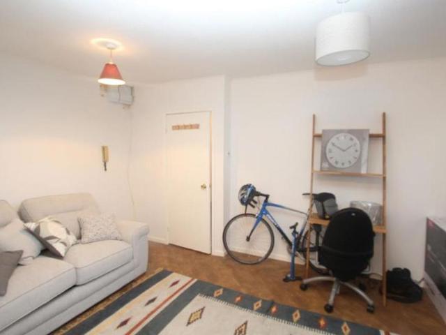 A one bedroom flat located in the ever vibrant area of Stokes Croft, walking distance to the City Centre, Cabot Circus and with easy access to the M4/M5 motorway links and all bus routes. The development offers a communal laundry room and the flat comes with a secure allocated parking space. Suitable for a couple or individual. Available February. Energy rating – B