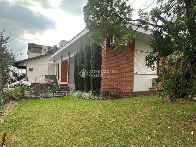 A Auxiliadora Predial vende casa no centro de Dois Irmãos!