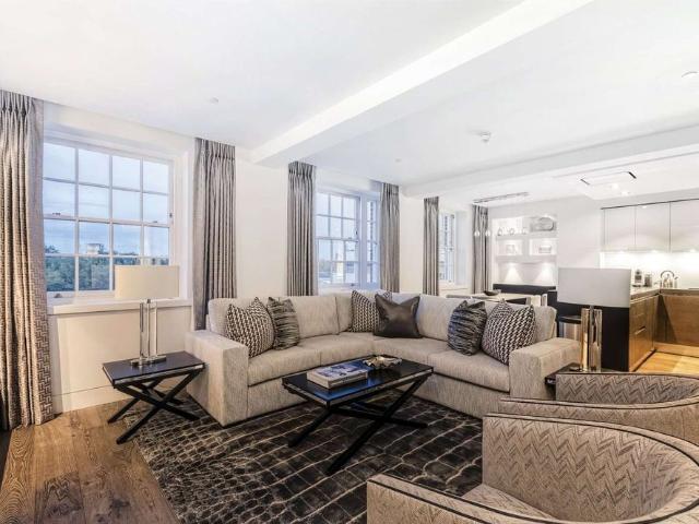 A beautiful 6th floor apartment 2 bedroom, 2 bathroom, furnished with very high quality furniture, enviably located near to St. James's Park