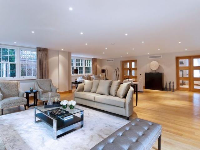 A beautiful 7 bedroom house to rent in Hampstead, N2