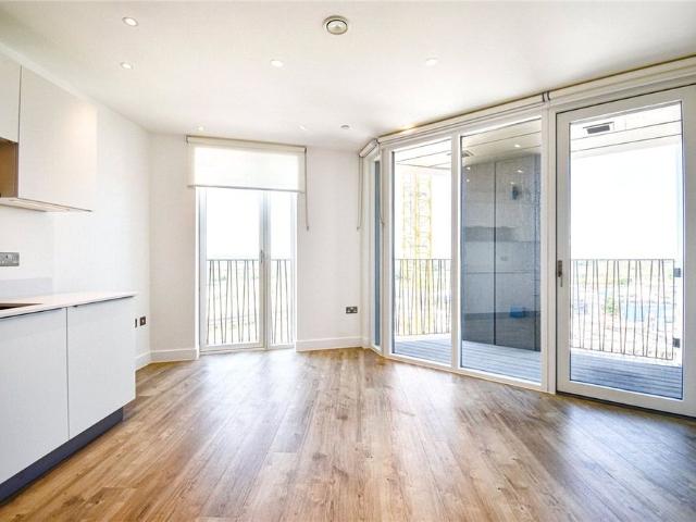 A beautiful 1 bedroom apartment situated in this popular development just to the North West of Cambridge. Amtico flooring and under floor heating. Unfurnished