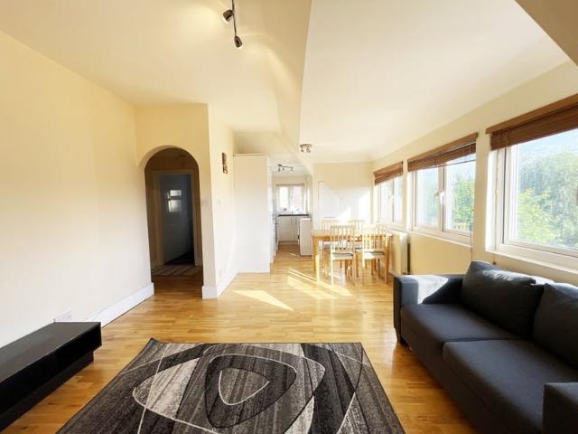 A beautiful 2 bedroom flat in Golders Green NW11