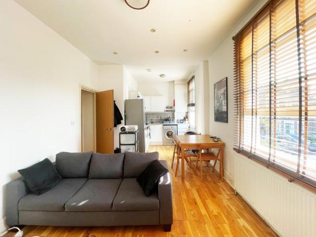 A beautiful 2 bedroom property in Kentish Town NW5
