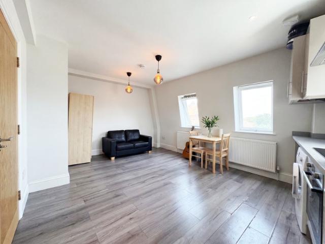 A beautiful 2 bedroom property in Kentish Town NW5