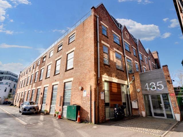 A beautiful 3 bedroom 2 bathroom property in N7