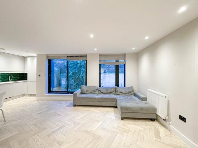 A beautiful 3 bedroom property in E7