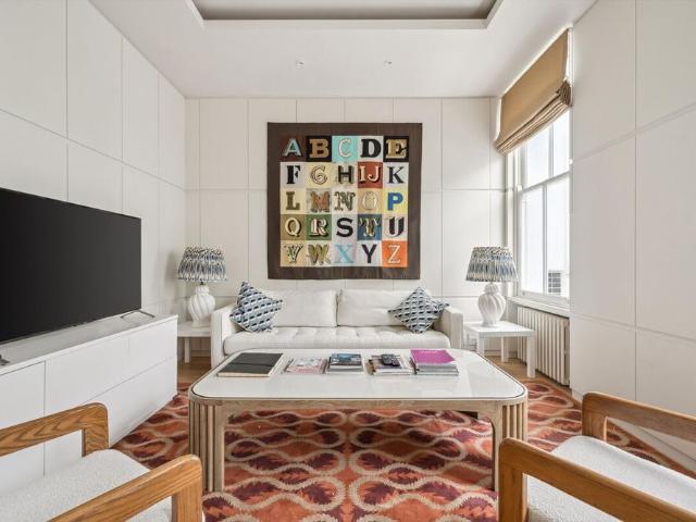 A beautiful two bedroom flat to rent in Notting Hill, W11