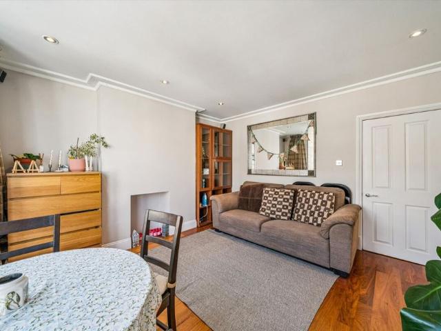A beautiful two double bedroom, furnished apartment located in the heart of Richmond