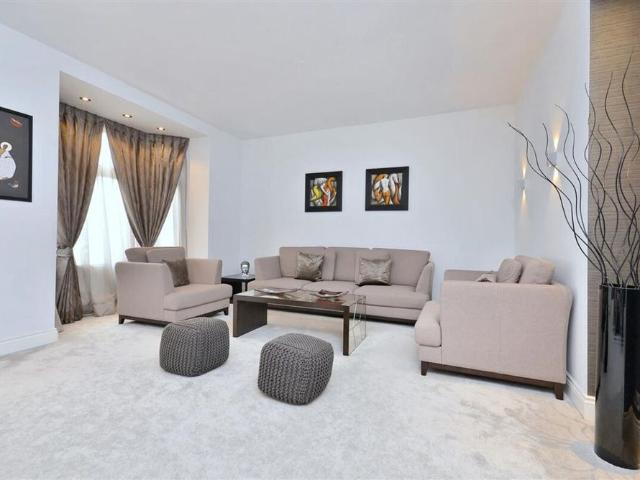 A beautiful apartment in a portered period building available in St John's Wood, NW8
