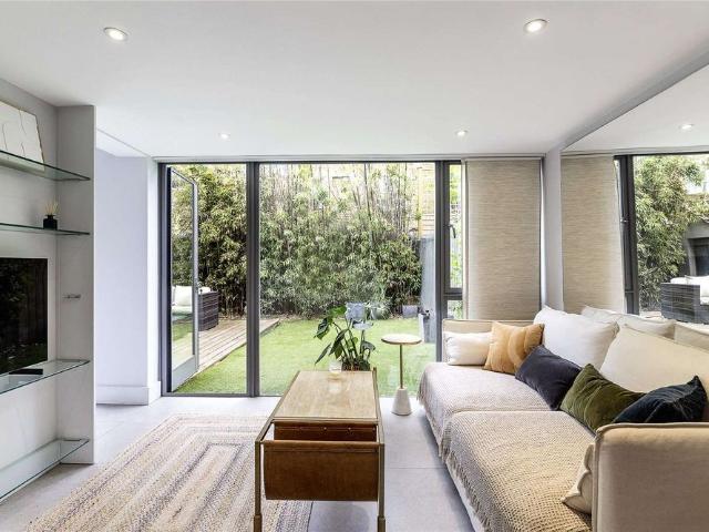 A beautiful, grade II listed house, located in the enviable Roupell Street Conservation area. Utility costs included