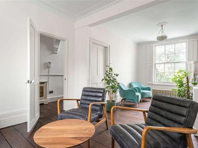 A beautiful home in a highly sought after Barnsbury road