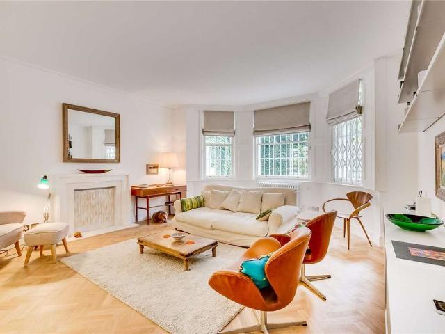 A beautiful one bedroom flat on Pembridge Square